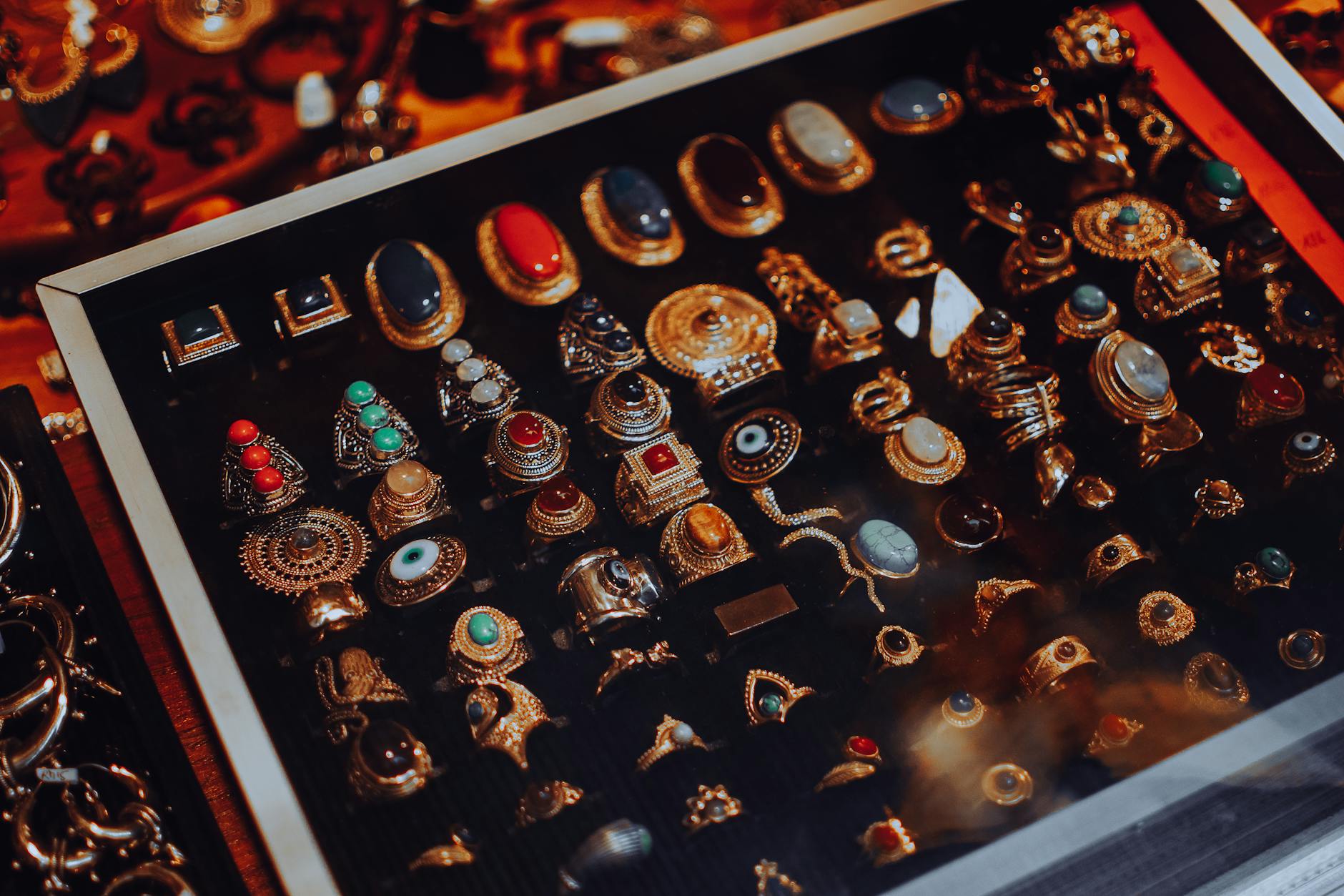 Record gold prices boost vintage jewelry and heirloom sales | Prism News
